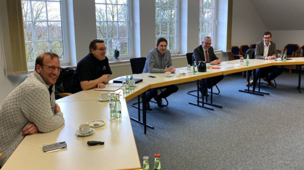 Landtagskandidat Jan-Philipp Beck (SPD) informiert sich über Planungen ...